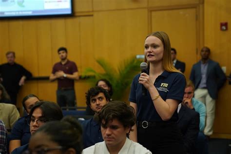 La Jefa Del Comando Sur Advirtió Sobre La “presión Agresiva” De Las Inversiones De China En