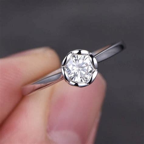 200 Ct Round Cut Simulated Diamond Pretty Engagement Ring 14k White
