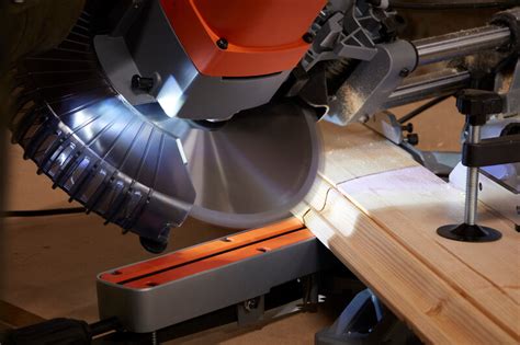 BLACK&DECKER potezno-nagibna pila BES710-QS - eALATI.hr