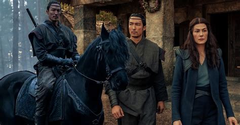 The Wheel Of Time Aes Sedai And Warders Explained Tvovermind