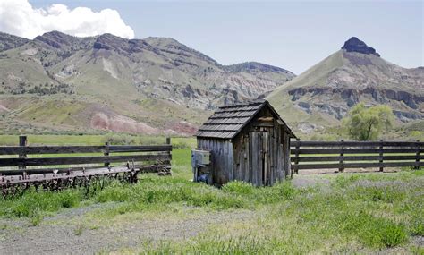 Your Complete Guide To Oregons Strange Beautiful John Day Fossil Beds Here Is Oregon