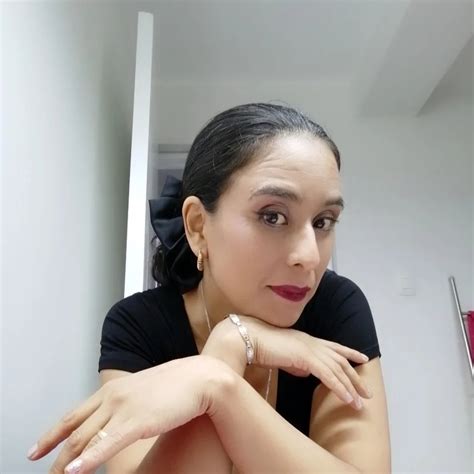 Tunantada La Jaujina De La Tunantada Viste Su Atuendo Tradicional