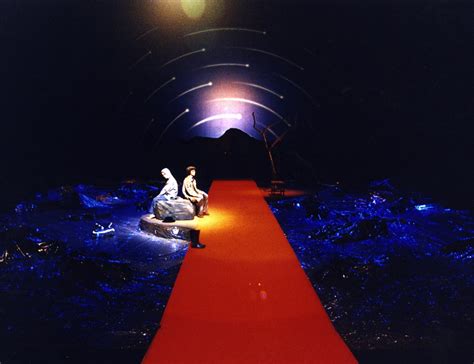 等待狗頭 2001