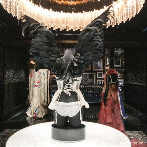30s Magazine What To Splurge On At Victorias Secret This Holiday Season