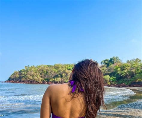 फोटोतील पाठमोऱ्या मराठमोळ्या अभिनेत्रीला ओळखलं का तिचं नाव घेतलं तरी लोकांच्या चेहऱ्यावर हास्यं