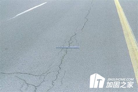 水泥混凝土路面裂缝处理注意事项 加固之家