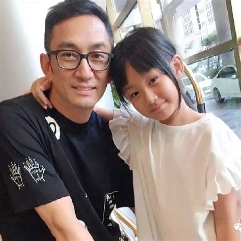 拒跟老爸到深圳定居香港男星吴启华13岁女儿近照颜值高被东北外婆抚养长大 吴熙儿 长春 父母