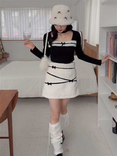 하프닌 세트단품 하디스 리본 블랙 화이트 배색 양털 뽀글이 초커 슬림핏 크롭티 여리 여리핏 A라인 미니스커트 발레코어 연말