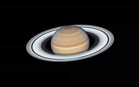허블 우주망원경으로 찍은 여름 맞은 토성 사진 공개 Zdnet Korea