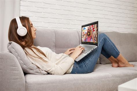 Đánh giá ASUS VivoBook OLED Sự kết hợp vẹn toàn giữa hiệu năng AMD nhân và màn hình OLED