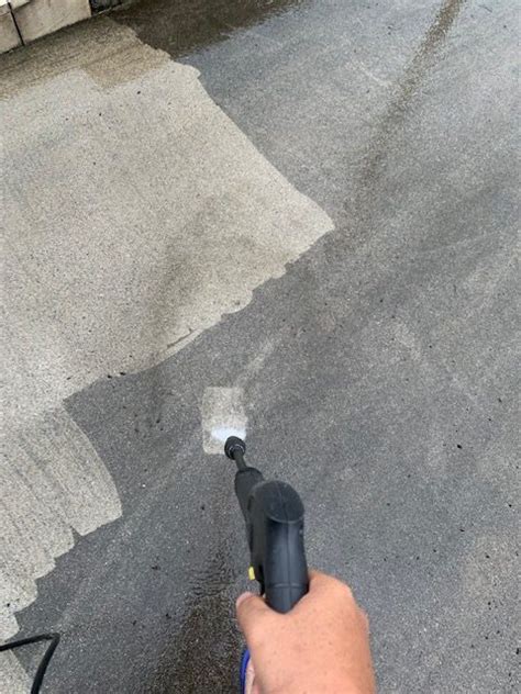 高圧洗浄機でコンクリートのクリーニング 富山市の注文住宅ZEH