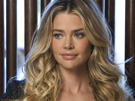 Denise Richards Happy Moment Pic Wallpaper Hd Celebrities 4k Wallpapers Images And Background
