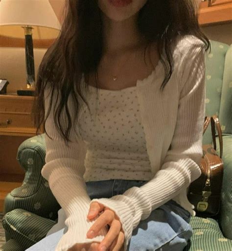 웰로우 프릴라운드가디건 간절기 크롭 여성가디건 골지 면 숏 얇은 봄가디건 에이블리