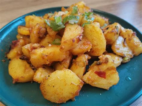 【简单版香辣小土豆的做法步骤图，怎么做好吃】zy张小厨下厨房