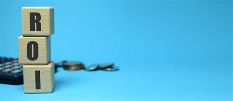 흰색 배경에 고립 된 볶은 커피 콩의 더미입니다 흰색 배경에 고립 된 커피 원두가 클리핑 경로로 닫힙니다 개념에 대한 스톡 사진 및 기타 이미지 Istock