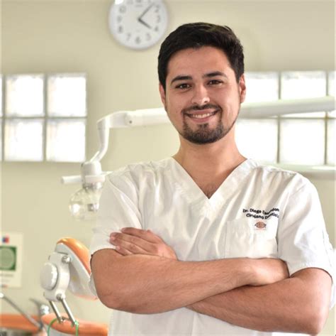 Dr Diego Escandon D
