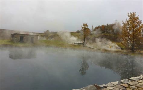 Секретная Лагуна самый старый геотермальный бассейн Исландии