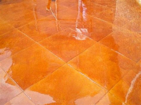 Лак для плитки — применение, свойства и техника нанесения