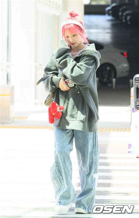 여자아이들 우기수줍은 출국길 사진