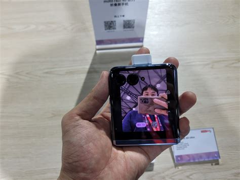 삼성 갤z플립5도 이렇게…모토로라 폴더블폰 실제로 보니 [mwc 상하이]