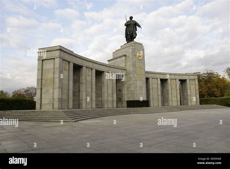 Berlin Germany Soviet War Memorial In The Tiergarten Sowjetisches
