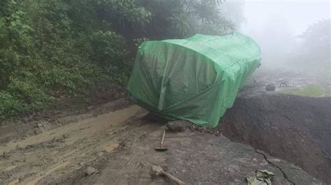 ဟားခါး မတူပီ ကားလမ်းပိုင်းမှာ မြေပြိုလို့ ကုန်စည်စီးဆင်းမှုရပ်တန့် — မြန်မာဌာန