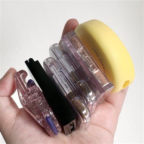 อาร์ นา ฐา ♡ On Twitter รีวิวเครื่องสำอางที่ใช้ประจำเวลาไปต่างจังหวัดหรือต่างประเทศ เน้นตลับ