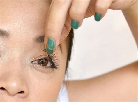 How To Remove False Eyelashes 3 Effective Ways Sheideas