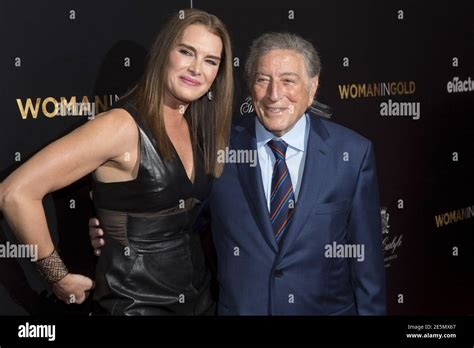 Schauspielerin Brooke Shields und Sänger Tony Bennett besuchen Premiere von Woman in Gold