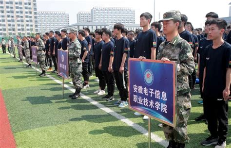 蚌埠学院我校组织师生参加2019年蚌埠市大学生征兵启动仪式