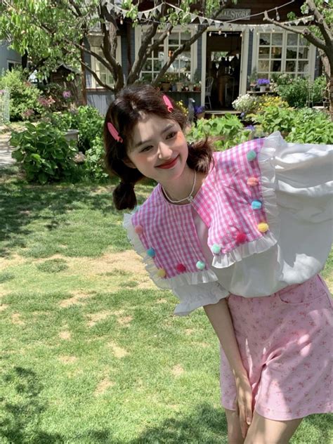 여자 흰티 고방체크 깅엄 체크 프릴 셔링 사각 세일러 빅카라 도트 퐁퐁 퍼프 5부 반팔티 에이블리