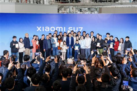 小米su7开启全国首批交付 雷军亲手向首批车主交车时刻红网