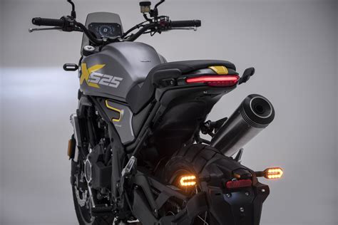 La Voge 525 Acx Es La última Invitada En La Fiesta De Las Scrambler