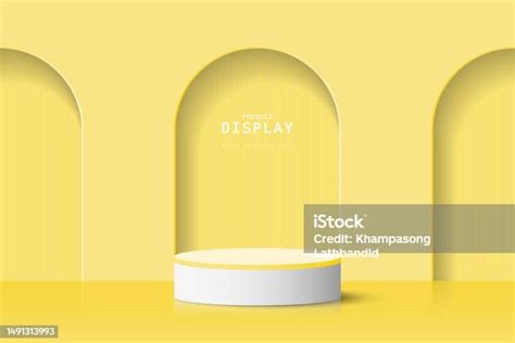 흰색 노란색 3d 실린더 연단 받침대는 3개의 아치 문 배경 앞에 현실적으로 배치됩니다 모형 또는 제품 프레젠테이션 쇼케이스를 위한 최소한의 장면 3d 벡터 기하학적 형태