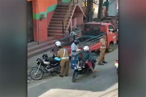 කැමරාවට හසුවූ පොලිසියේ රාළහාමි Video පුවත්