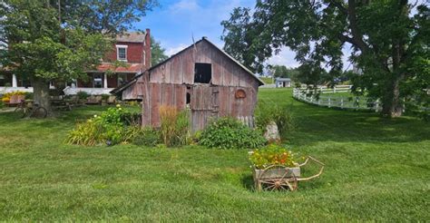 This Indiana Amish Country Feels Serene Until Travelers Spot Whats Off