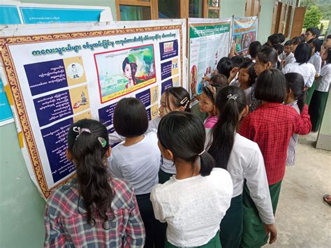 ဘီးလင်းမြို့နယ် အ မ က ရေဇလုပ် ကျောင်း၌ စာဖတ်ရှိန်မြှင့်တင်ရေး အသိပညာပေးဟောပြောခြင်း၊ နံရံကပ