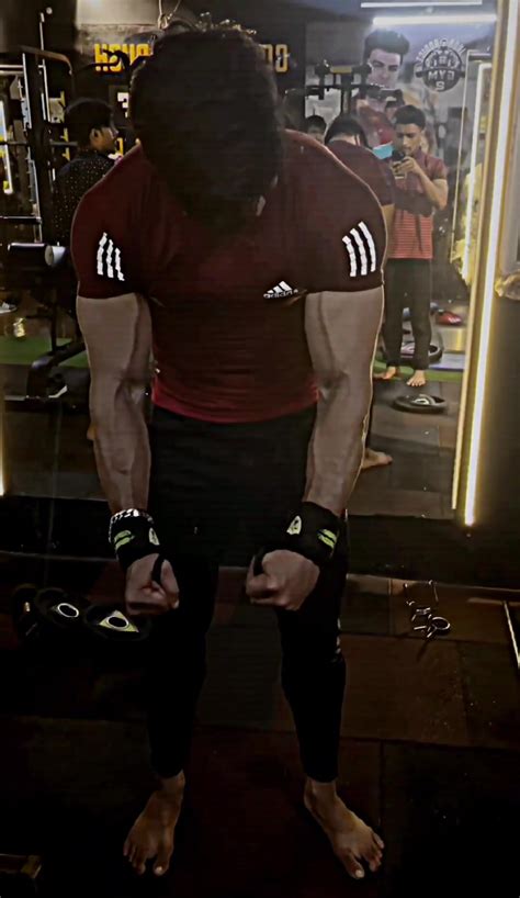 Indian Football Player Flexes His Veiny Muscles In Gym Thisvid Com