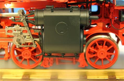 Große Spuren (Spur 0, 1, G) und Gartenbahn » Meine KM1 BR01 182