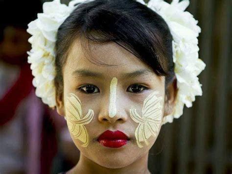 သနပ္ခါးလိမ္းနည္း သို႔ ပါးကြက္ မိုးယံထက္ကစြယ္ Facebook