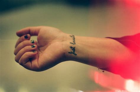 배경 화면 햇빛 애정 빨간 사진술 태양 정경 감정 라 색깔 꽃 소녀 눈 손가락 감각 팔 어니 지구의 분위기 인간의 몸 닫다 상호 작용