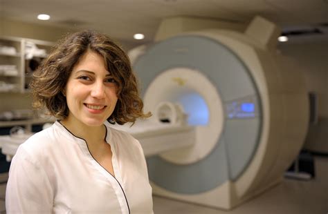 New Approach Simultaneously Measures Eeg And Fmri Connectomes Beckman Institute