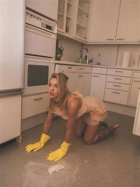 Sydney Sweeney Cleans Your Floors Pic