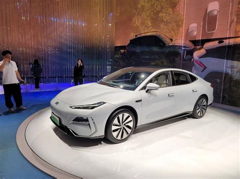 吉利银河e8华丽亮相，成为纯电车市场新宠 搜狐汽车 搜狐网