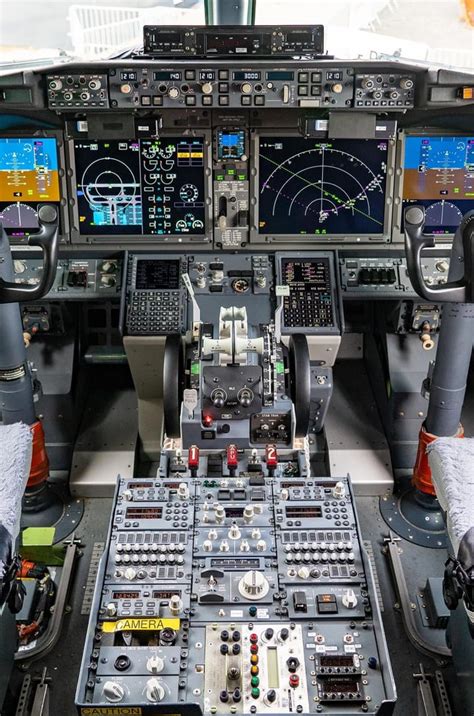 Boeing 737 Cockpit