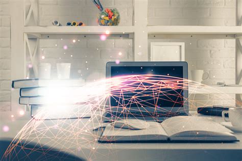 소셜 네트워크 테마 아이콘이있는 데스크톱의 컴퓨터 다중 노출 국제 연결의 개념 개념에 대한 스톡 사진 및 기타 이미지 개념