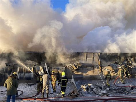 Гал түймрийг унтраахаар ажиллаж байна
