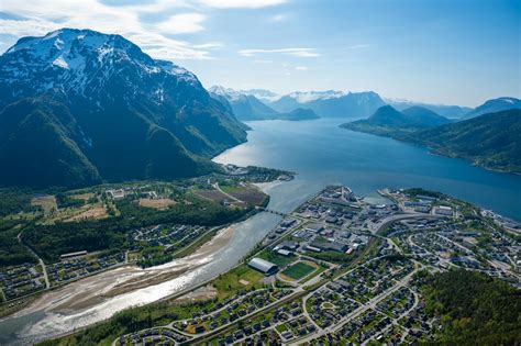 Lanndscape 강 강어귀 건축 경치 경치가 좋은 골짜기 관광지 구름 구름 낀 하늘 노르 드 랜드 노르웨이 노르웨이 피요르드 눈 덮힌 산 눈이