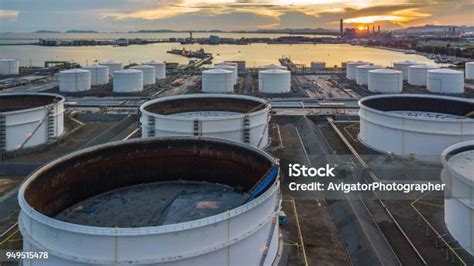 조감도 석유 터미널 전송 추가 저장 시설에 대 한 준비 석유와 석유화학 제품의 저장에 대 한 산업 시설입니다 공중 뷰에 대한 스톡 사진 및 기타 이미지 Istock
