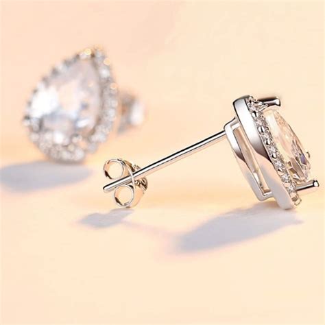 Нежни сребърни обеци в капковидна форма Изящност Silenti Jewelry